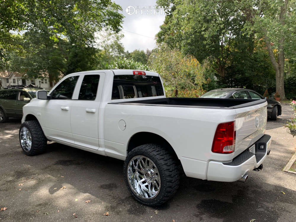 2016 Ram 1500 with 22x12 -44 TIS 544C and 33/12.5R22 Federal Xplora Mt ...