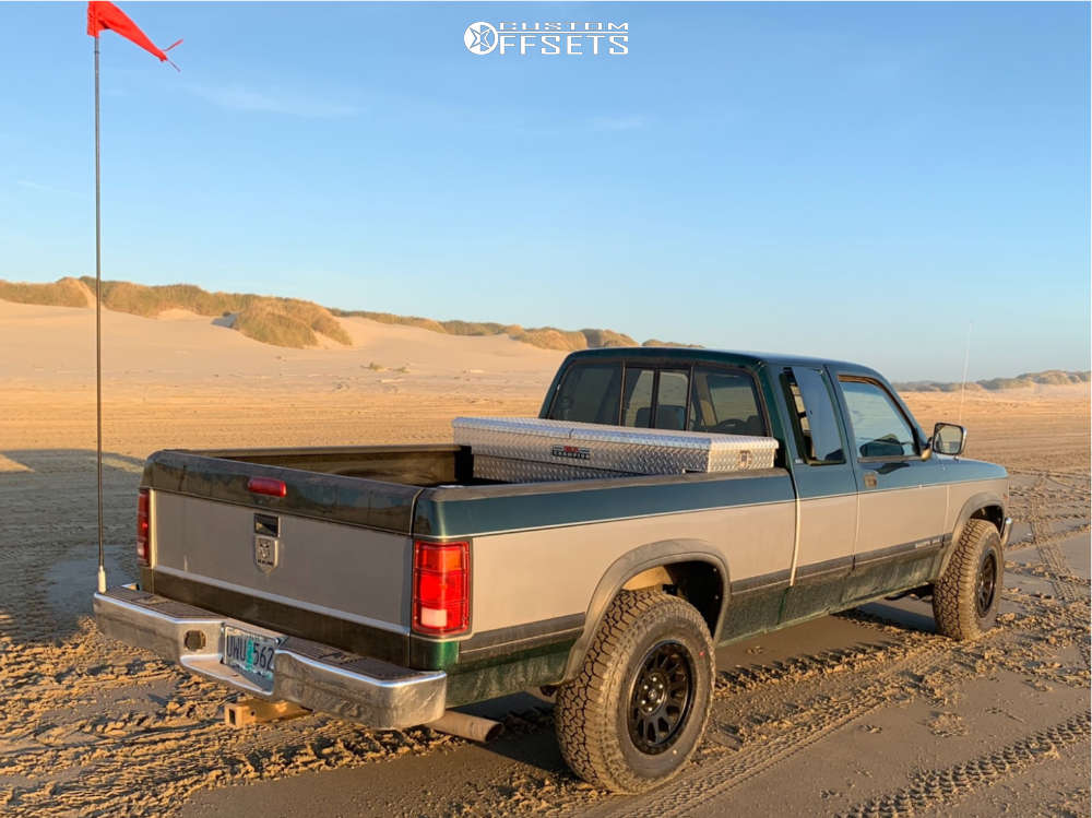 1996 Dodge Dakota with 16x8 1 Fuel Vector and 31/9.5R16 Falken WildPeak ...