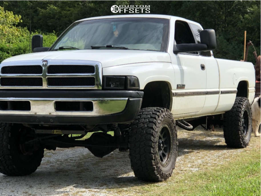 1997 Dodge Ram 2500 with 18x9 -12 Method NV and 35/12.5R18 Gladiator ...