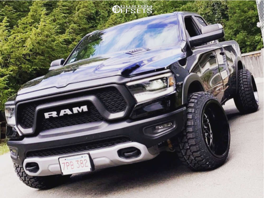 2019 Ram 1500 with 22x14 -83 Hostile Jigsaw and 33/12.5R22 Fury Offroad ...