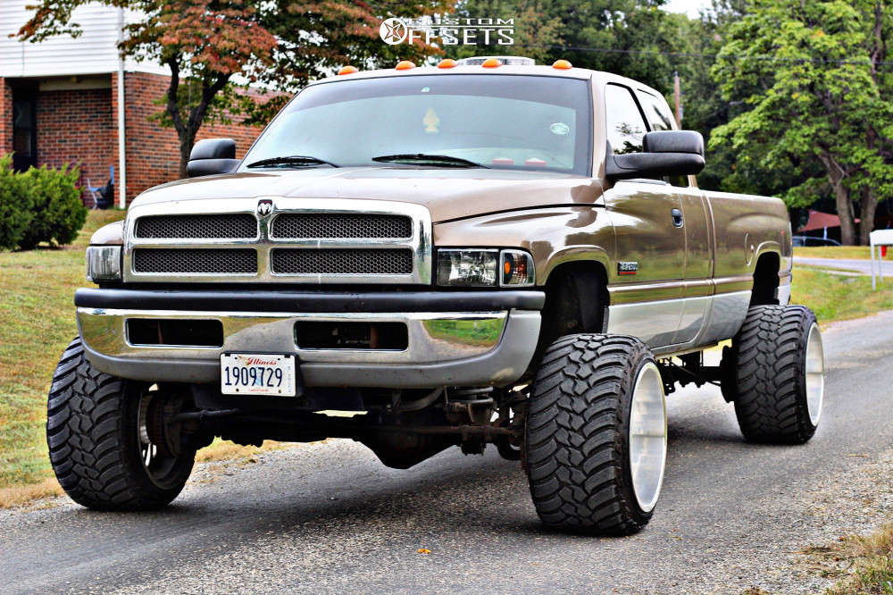 2001 Dodge Ram 2500 with 22x12 -51 Fuel Forged Ff35 and 33/14.5R22 AMP ...