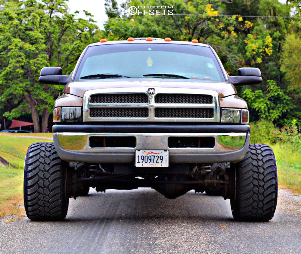 2001 Dodge Ram 2500 with 22x12 -51 Fuel Forged Ff35 and 33/14.5R22 AMP ...