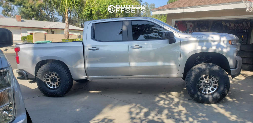 2020 Chevrolet Silverado 1500 with 17x8.5 Method Nv and 37/12.5R17 Toyo ...