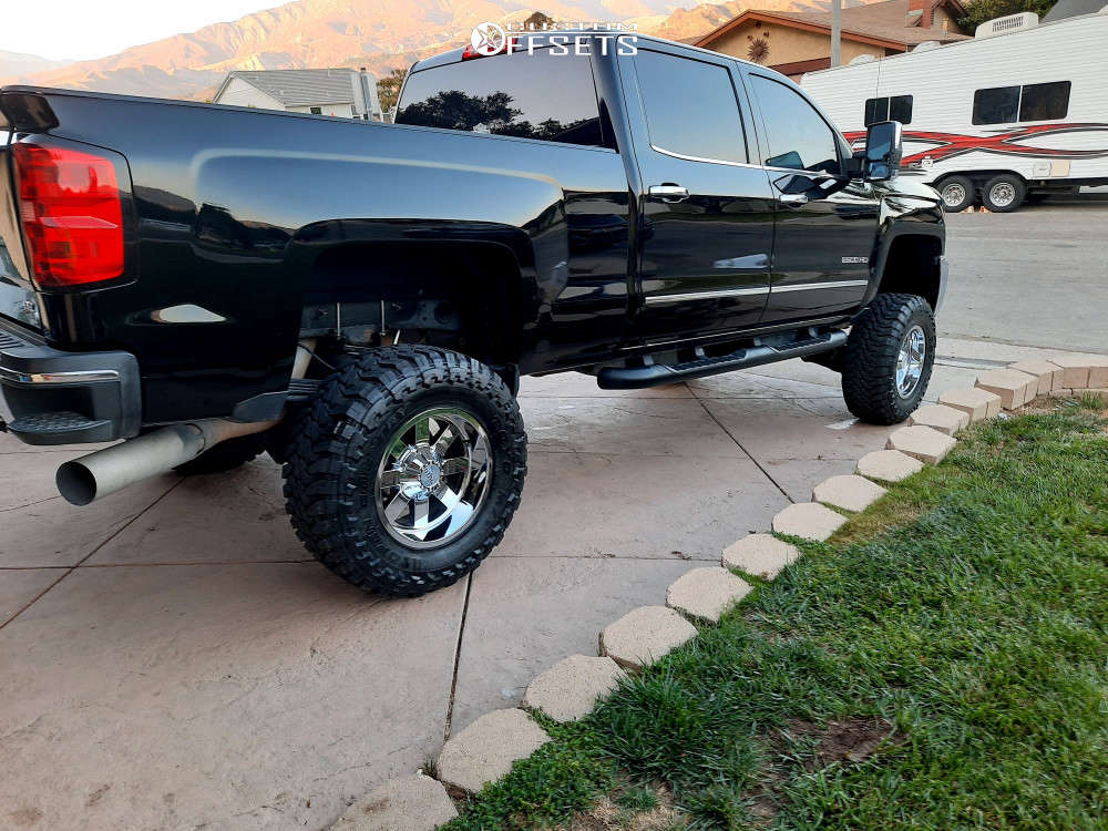2015 Chevrolet Silverado 2500 HD with 18x10 -24 Moto Metal Mo950 and 35 ...