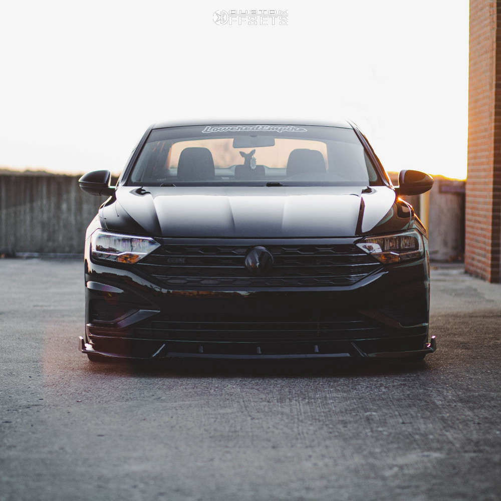 2019 Volkswagen Jetta with 17x7.5 38 Drag Dr77 and 225/45R17 Hankook ...