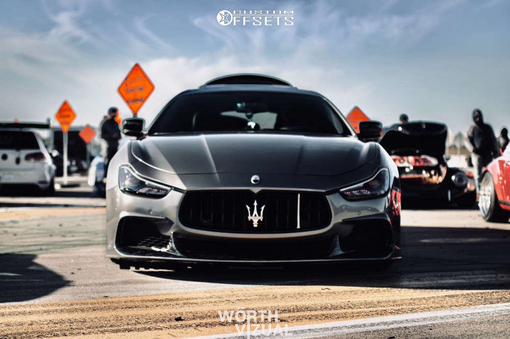 2016 Maserati Ghibli with 22x9 22 Savini BM15 and 245/30R22 Nitto Invo ...