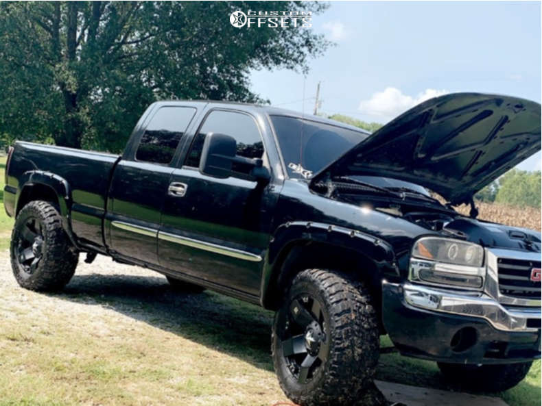 2004 GMC Sierra 1500 Classic with 22x12 -44 XD Rockstar and 35/12.5R22 ...