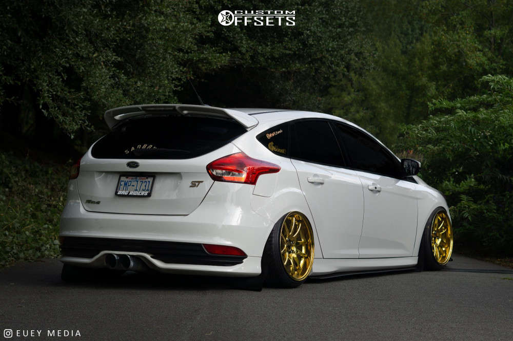 2018 Ford Focus with 18x9.5 15 Aodhan Ds02 and 215/35R18 Federal SS595 ...