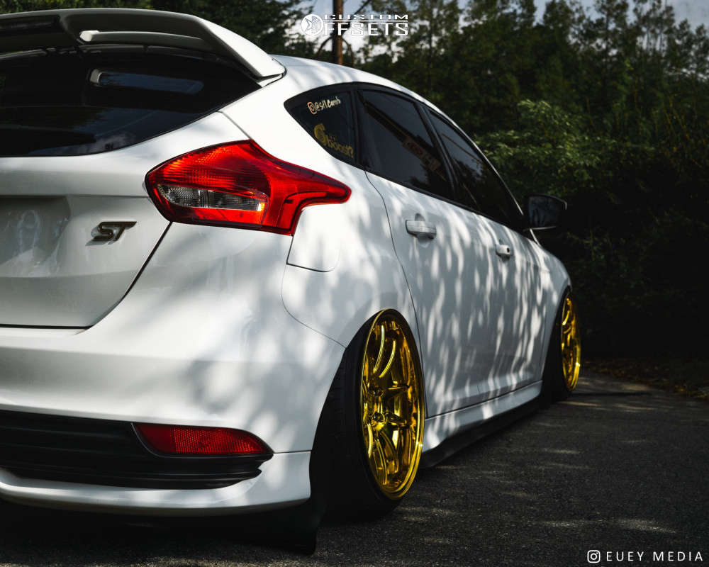 2018 Ford Focus with 18x9.5 15 Aodhan Ds02 and 215/35R18 Federal SS595 ...