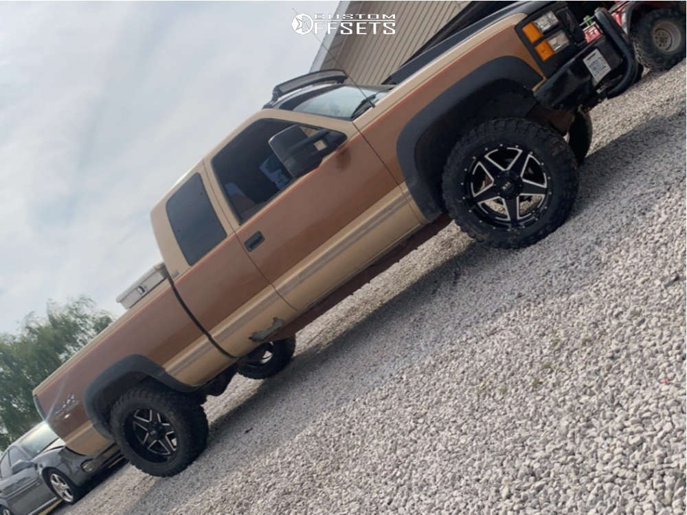 1989 Chevrolet K2500 with 20x10 -12 Xtreme Mudder Xm-313 and 33/12.5R20 ...