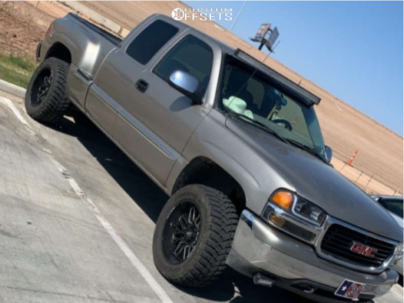 2002 GMC Sierra 1500 with 20x10 -18 Moto Metal Mo802 and 33/12.5R20 ...