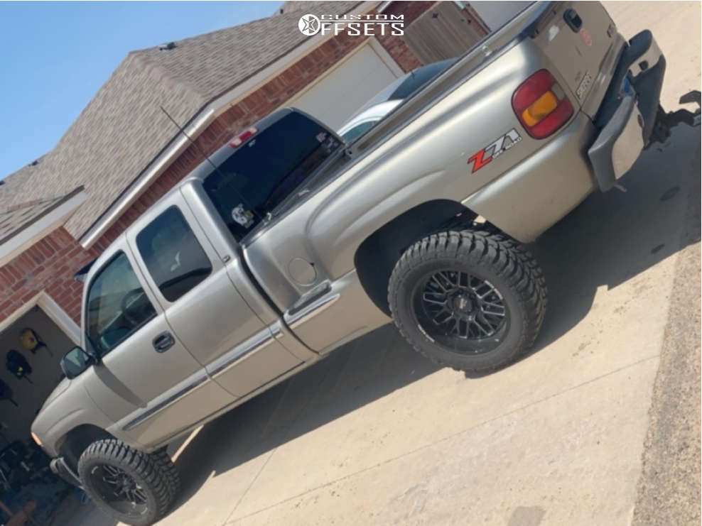2002 GMC Sierra 1500 with 20x10 -18 Moto Metal Mo802 and 33/12.5R20 ...