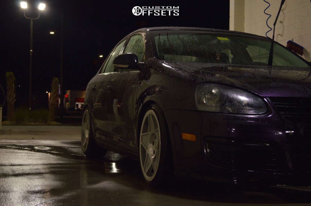2009 Volkswagen Jetta with 18x8.5 42 3SDM 0.05 and 225/40R18 Nitto ...