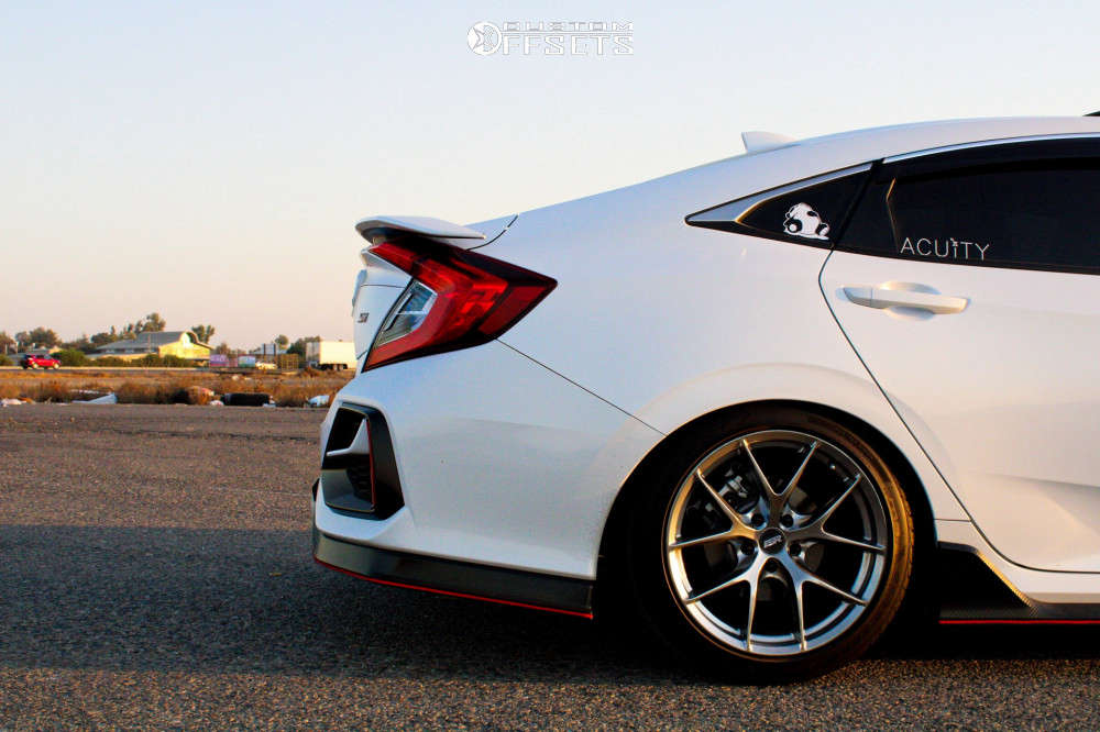 2020 Honda Civic with 18x8.5 30 ESR Rf2 and 235/40R18 Goodyear Eagle ...