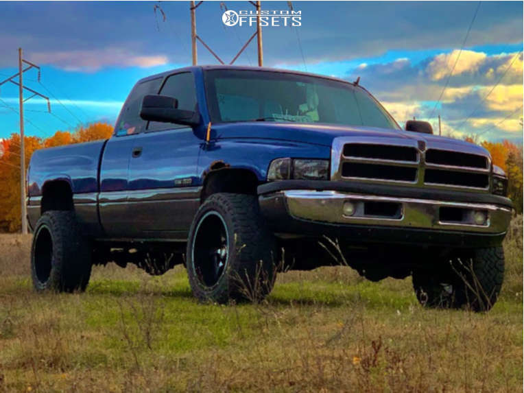 1997 Dodge Ram 1500 with 20x12 -44 Moto Metal Mo970 and 33/12.5R20 ...