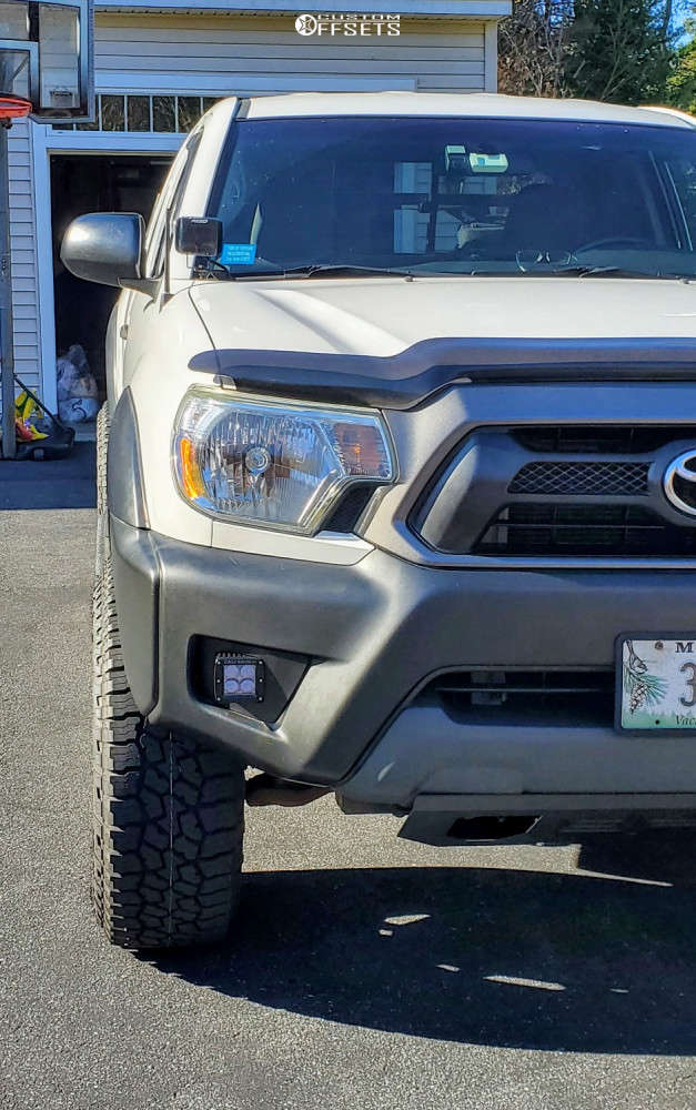 2014 Toyota Tacoma with 17x8.5 0 Pro Comp Series 29 and 31/10.5R17 ...