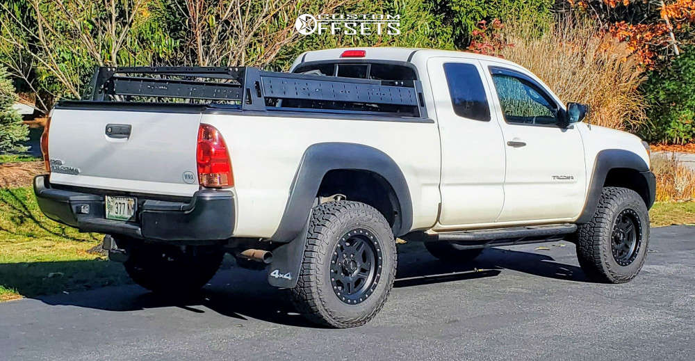 2014 Toyota Tacoma with 17x8.5 0 Pro Comp Series 29 and 31/10.5R17 ...