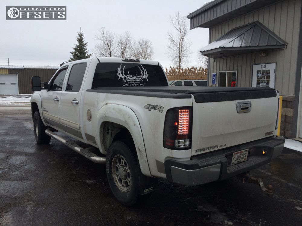 2010 GMC Sierra 2500 HD with 17x9 18 V-Tec Raptor and 275/10.5R17 ...