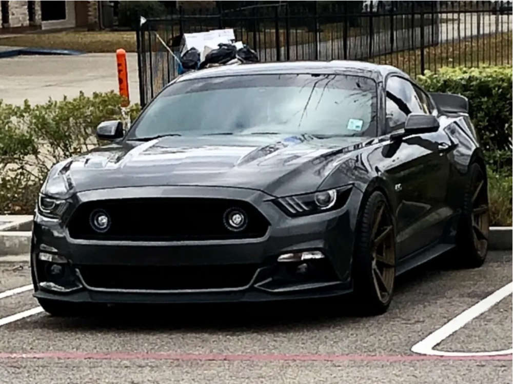 2017 Ford Mustang with 20x10.5 45 Velgen Vmb8 and 295/30R20 Michelin ...