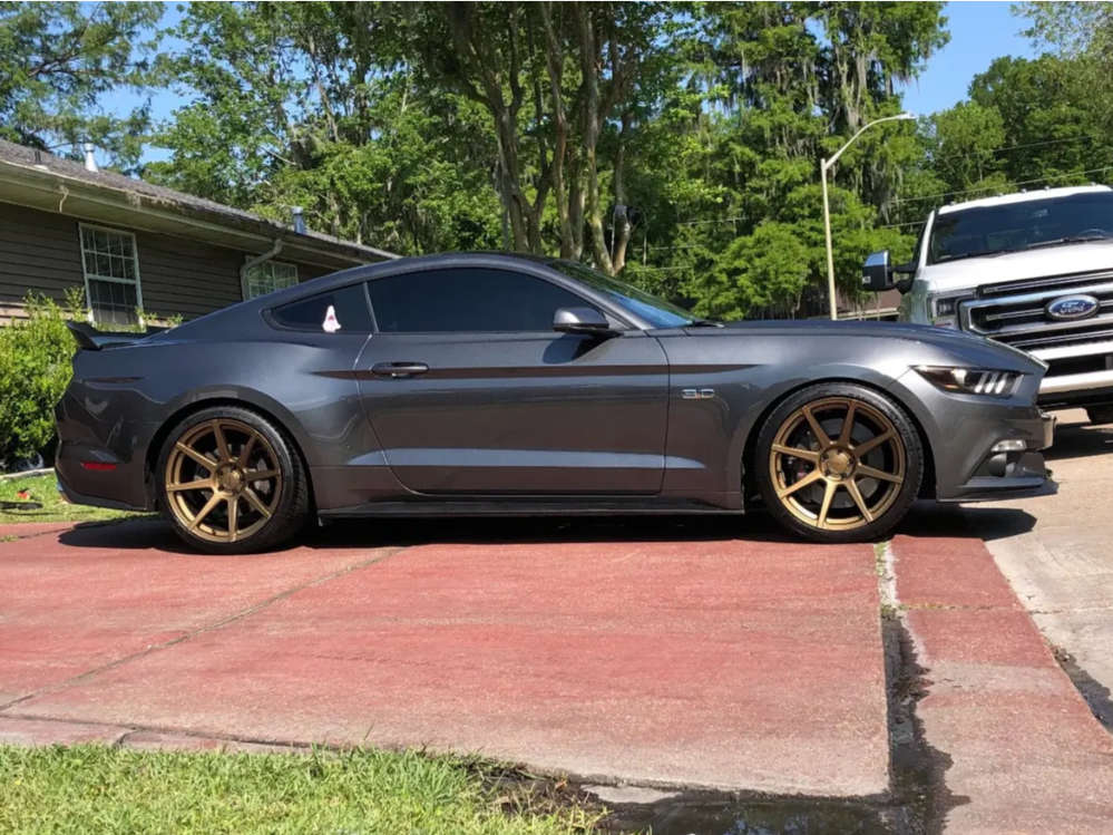 2017 Ford Mustang with 20x10.5 45 Velgen Vmb8 and 295/30R20 Michelin ...
