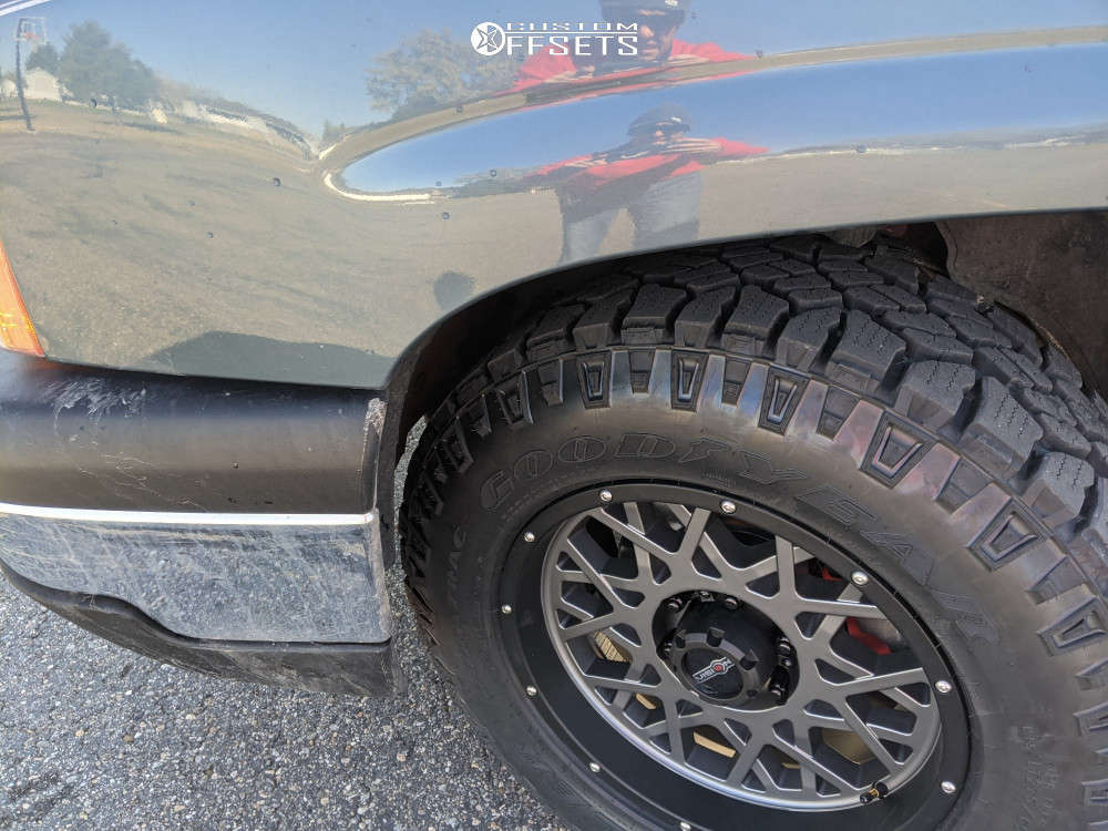 2007 Chevrolet Silverado 1500 Classic with 18x9 12 Vision Rocker and ...