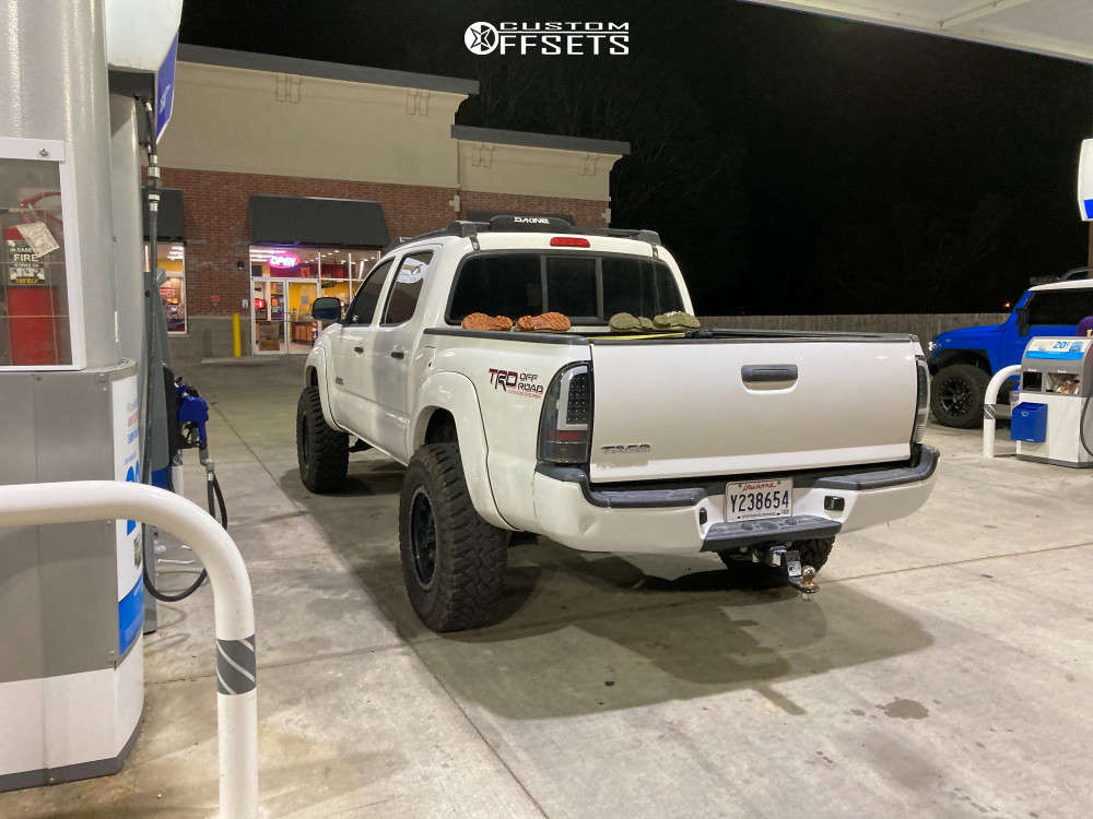 2006 Toyota Tacoma with 17x8.5 Method Mr305 and 285/70R17 Maxxis M/t ...