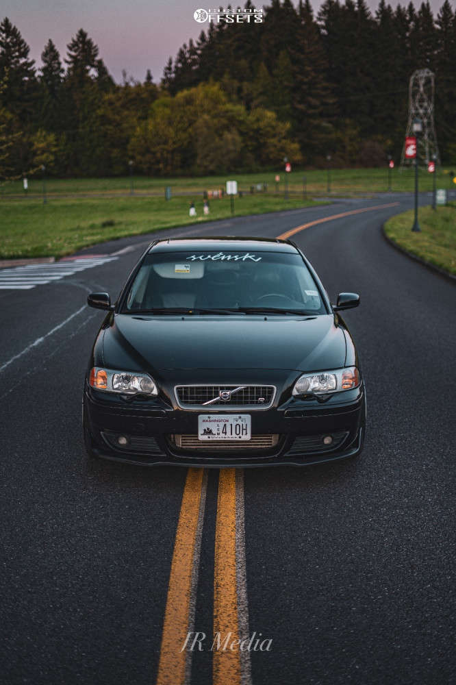 2006 Volvo S60 with 18x9 45 Advanti Racing Cammino and 235/40R18 Nitto ...