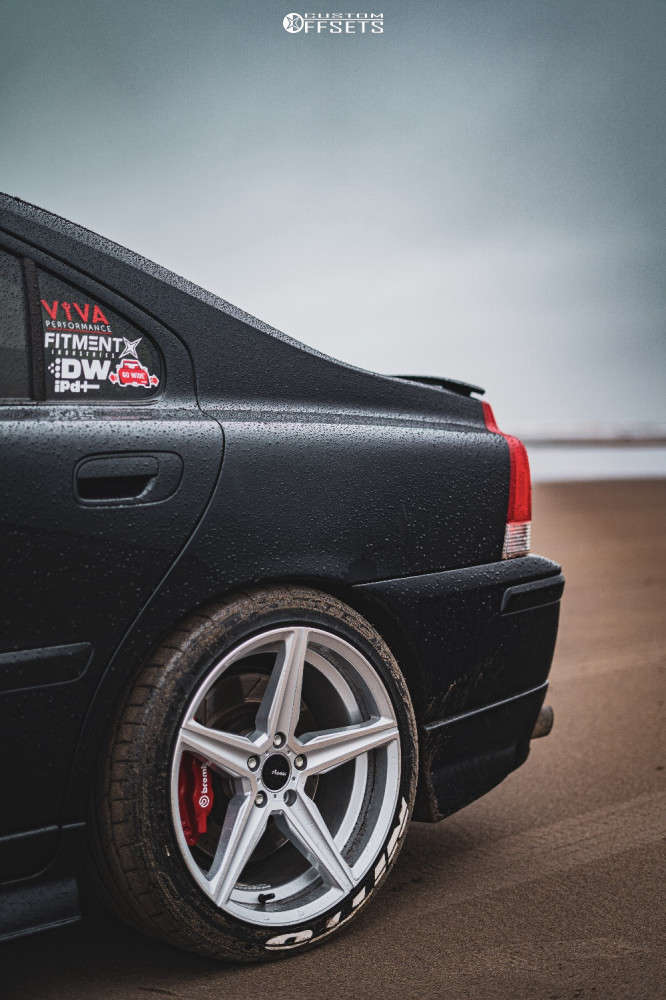 2006 Volvo S60 with 18x9 45 Advanti Racing Cammino and 235/40R18 Nitto ...