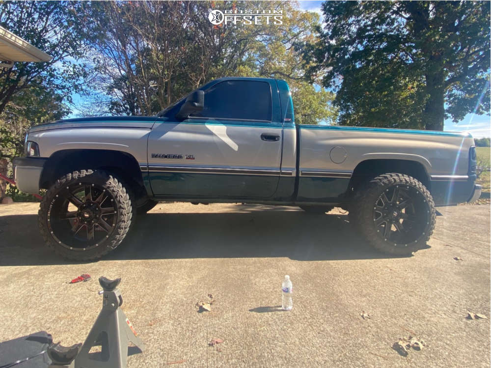 1995 Dodge Ram 1500 with 22x12 -52 Ballistic Rage and 33/12.5R22 Atturo ...