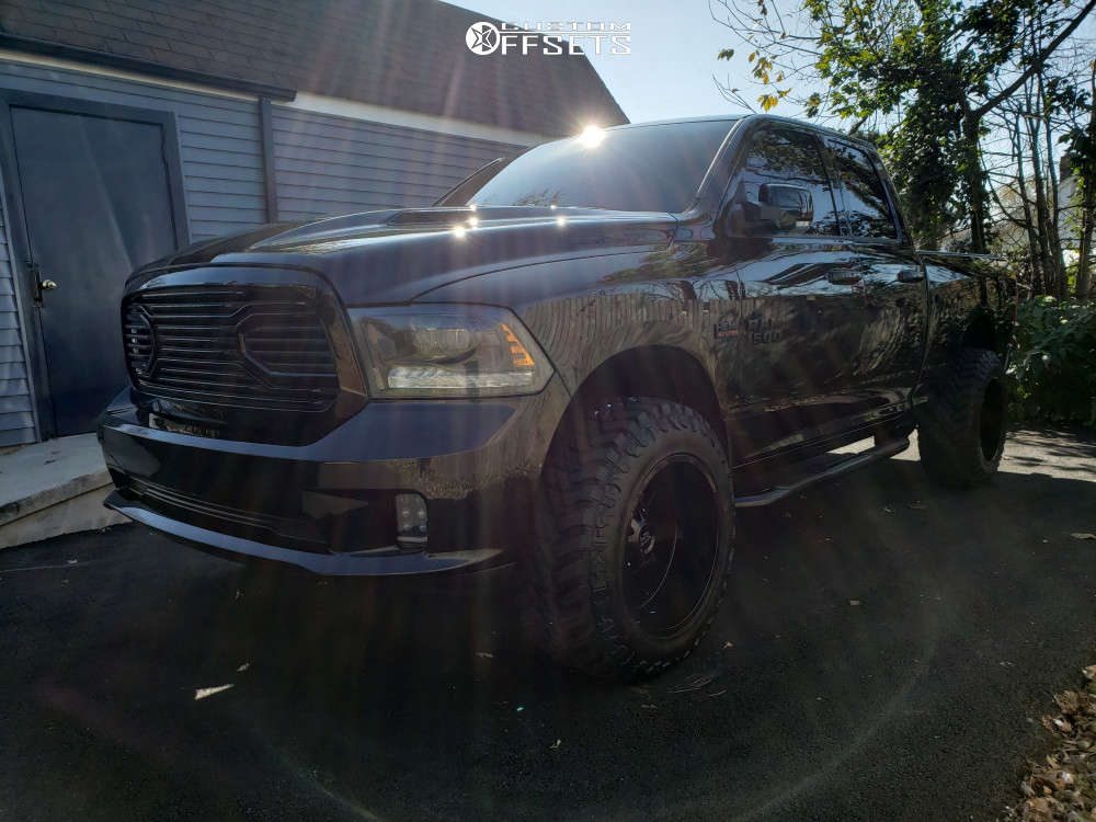2015 Ram 1500 with 20x12 -44 Hardrock Tank H706 and 35/12.5R20 Atturo ...