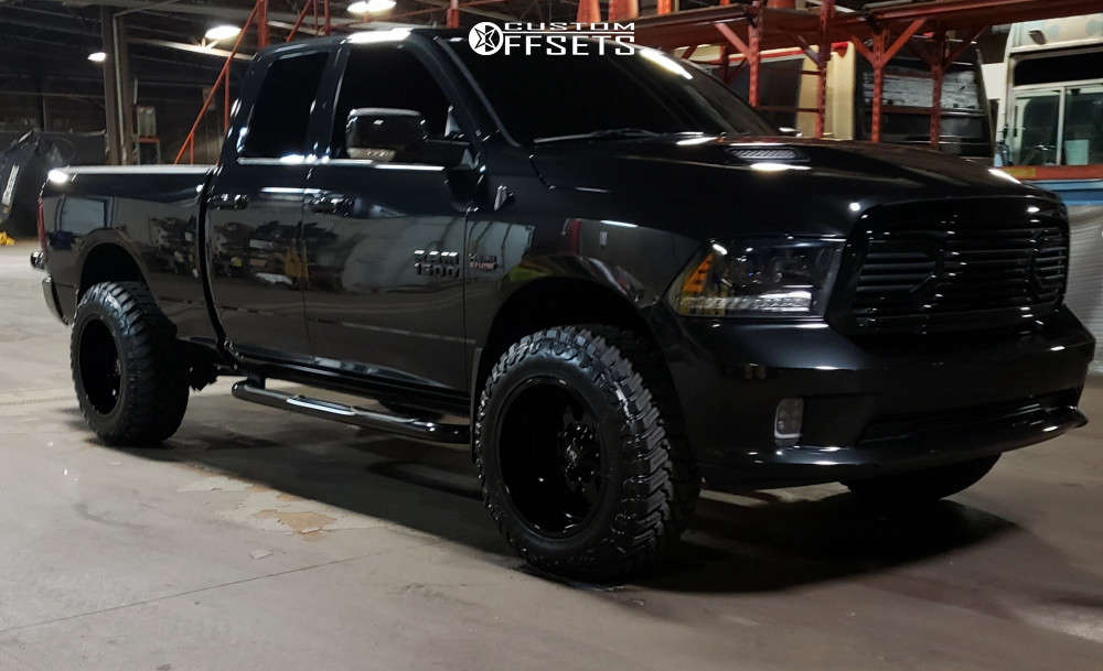 2015 Ram 1500 with 20x12 -44 Hardrock Tank H706 and 35/12.5R20 Atturo ...