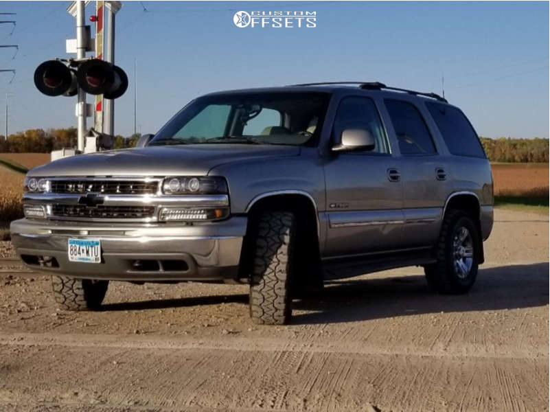2000 Chevrolet Tahoe with 17x9.5 Ultra Maverick and 32/10.5R17 Goodyear ...