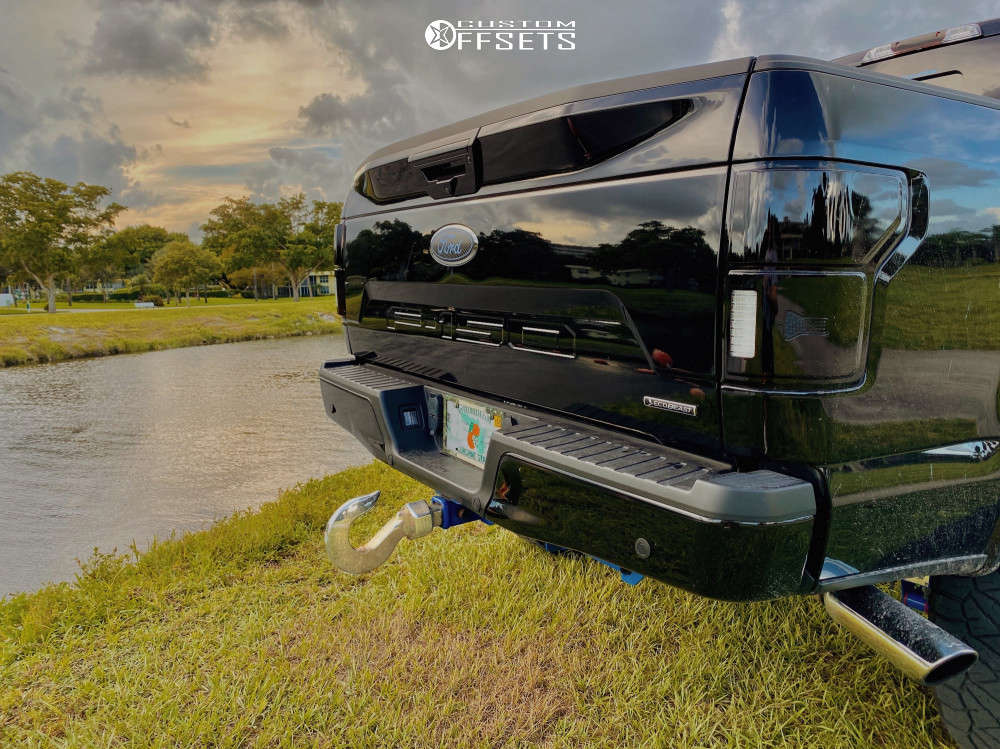 2018 Ford F-150 with 26x14 -76 Stealth Forged Strike and 35/15.5R26 ...