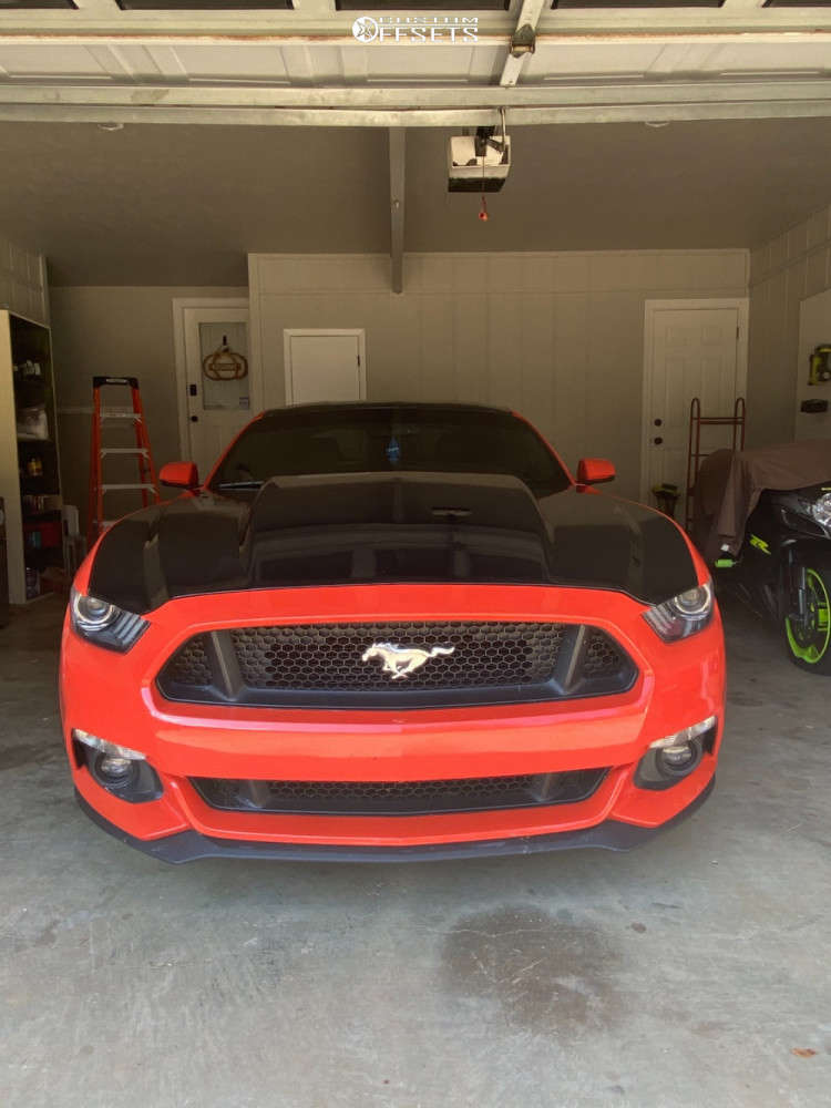 2017 Ford Mustang with 20x9.5 35 Niche Vice and 275/35R20 Continental ...