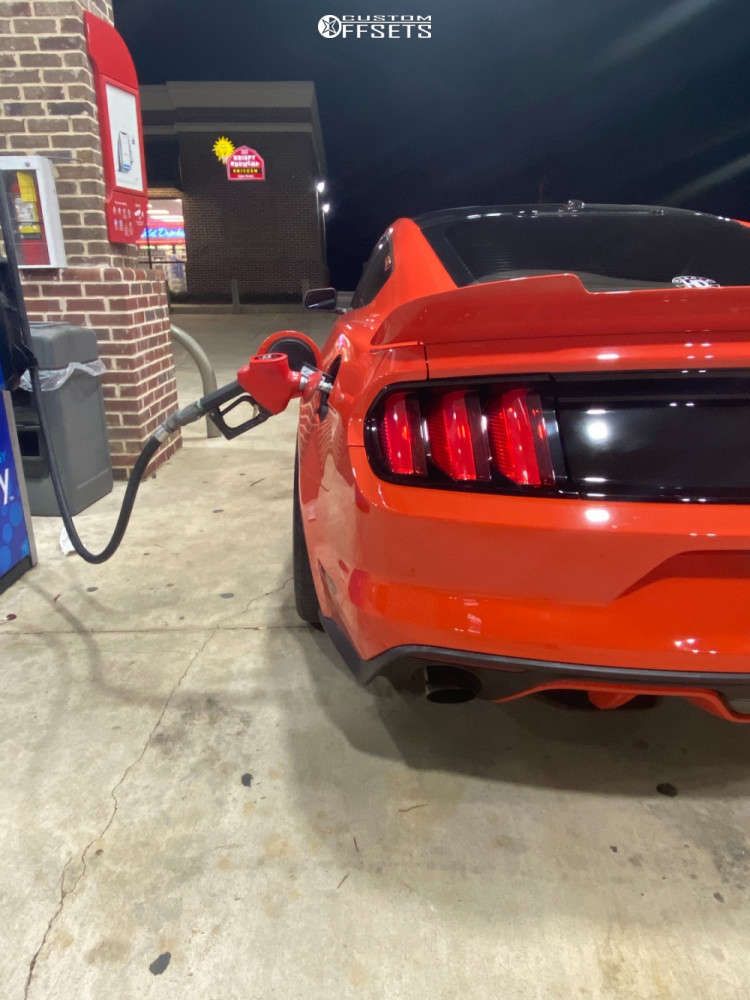 2017 Ford Mustang with 20x9.5 35 Niche Vice and 275/35R20 Continental ...