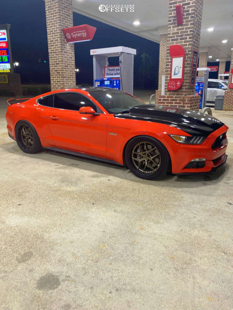 2017 Ford Mustang with 20x9.5 35 Niche Vice and 275/35R20 Continental ...