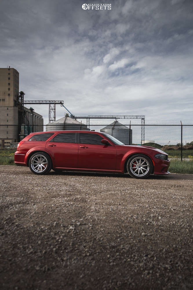 2006 Dodge Magnum with 20x9 15 Rohana Rc10 and 275/40R20 Firestone ...