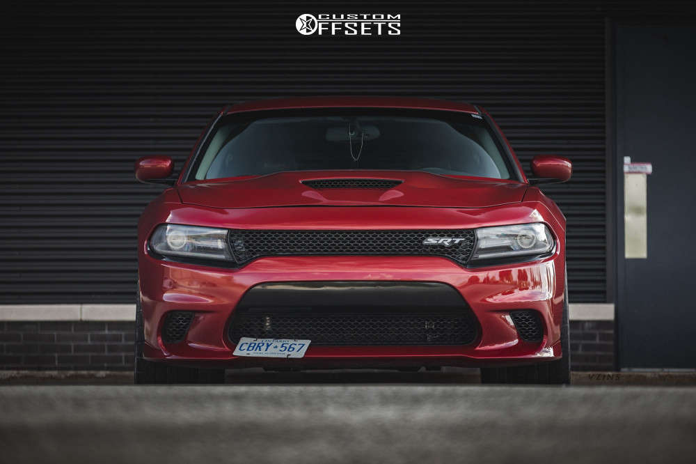 2006 Dodge Magnum with 20x9 15 Rohana Rc10 and 275/40R20 Firestone ...