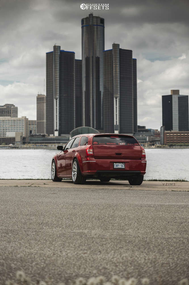 2006 Dodge Magnum with 20x9 15 Rohana Rc10 and 275/40R20 Firestone ...