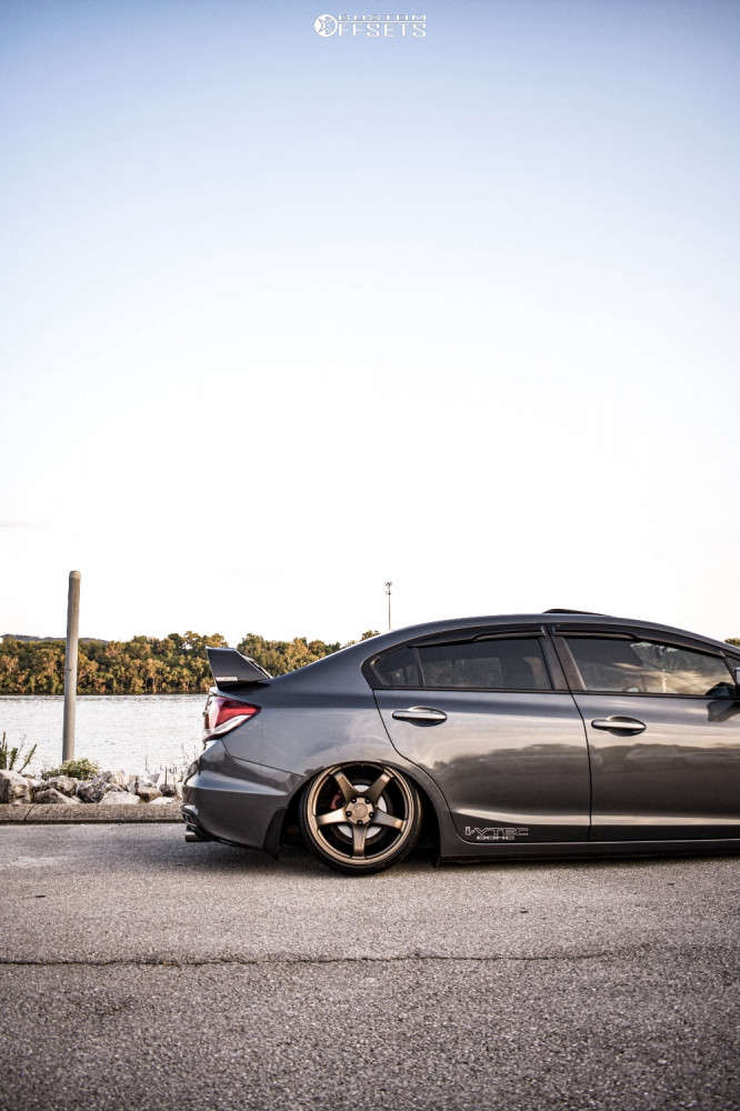 2013 Honda Civic with 18x9.5 22 GMR Gmr-04 and 215/35R18 Achilles Atr ...