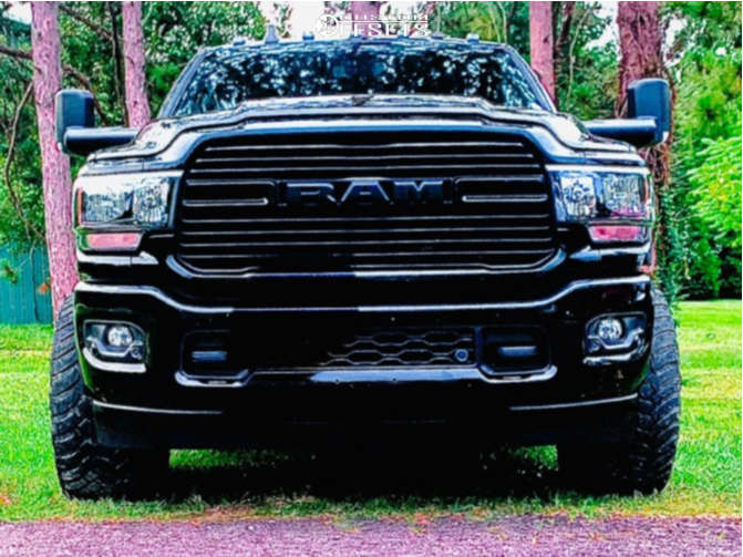 2020 Ram 2500 with 20x12 -44 Hostile Sprocket and 35/12.5R20 AMP Mud ...