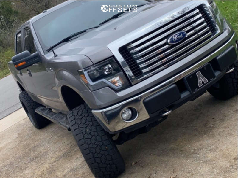 2011 Ford F-150 with 22x12 -44 Moto Metal Mo970 and 35/12.5R22 Toyo ...