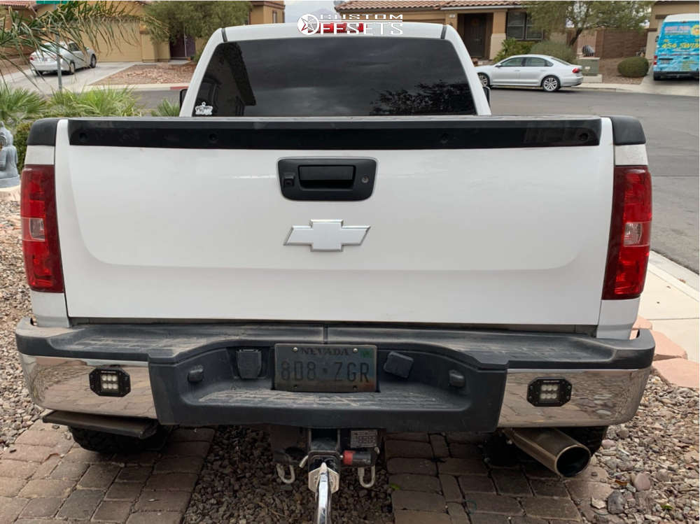 2011 Chevrolet Silverado 2500 HD with 20x12 -44 TIS 544C and 35/12.5R20 ...