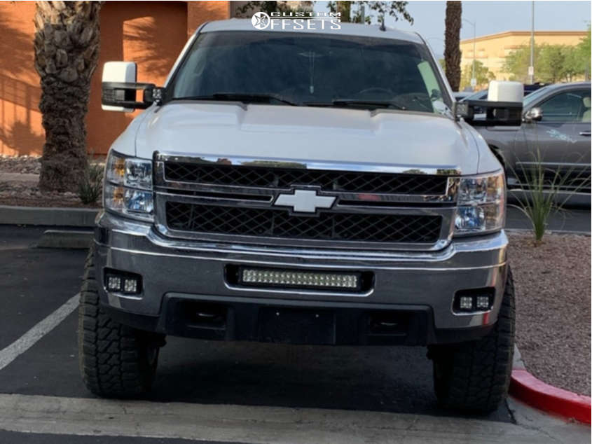 2011 Chevrolet Silverado 2500 HD with 20x12 -44 TIS 544C and 35/12.5R20 ...