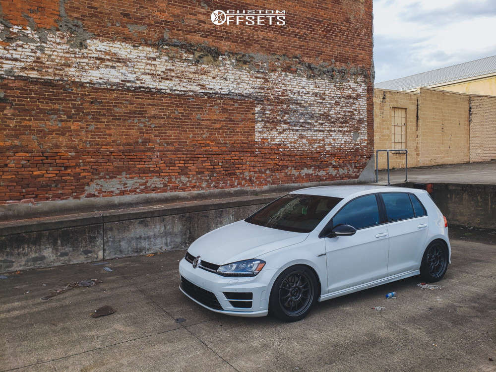 2017 Volkswagen Golf R with 18x8.5 43 Konig Hypergram and 235/40R18 ...