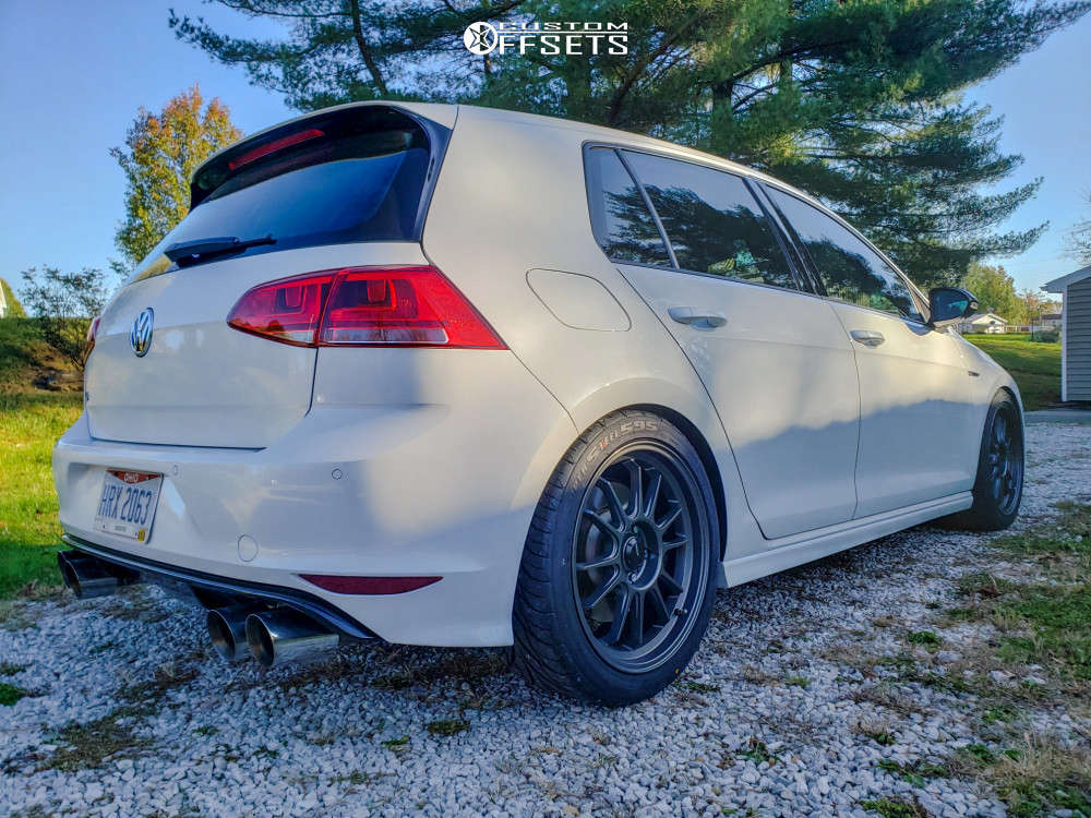 2017 Volkswagen Golf R with 18x8.5 43 Konig Hypergram and 235/40R18 ...