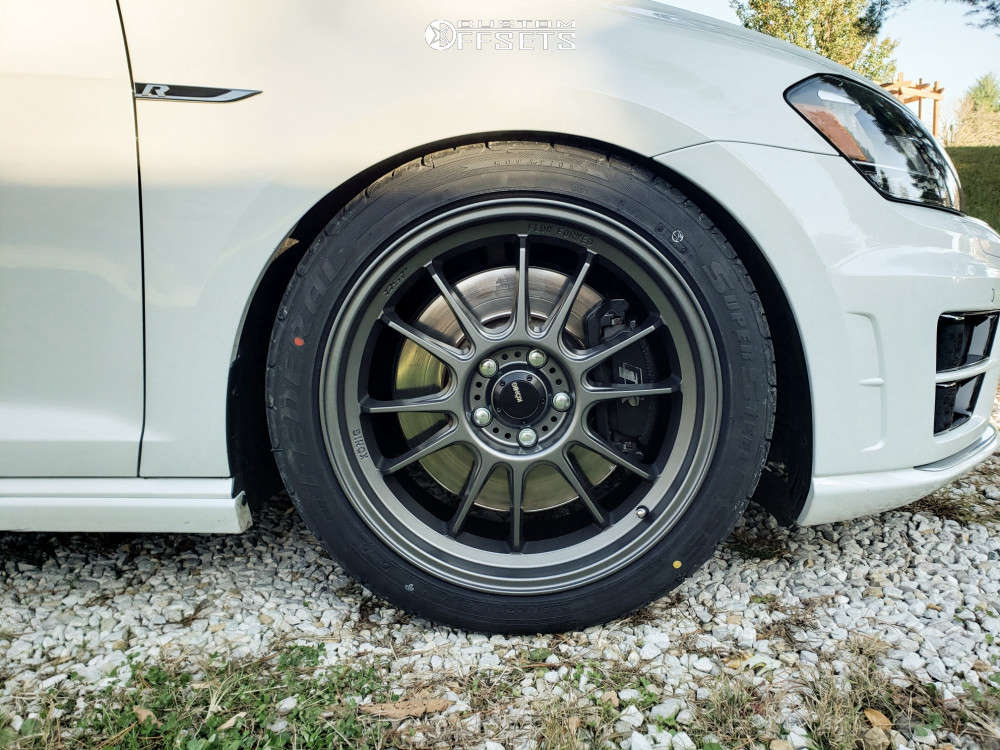 2017 Volkswagen Golf R with 18x8.5 43 Konig Hypergram and 235/40R18 ...