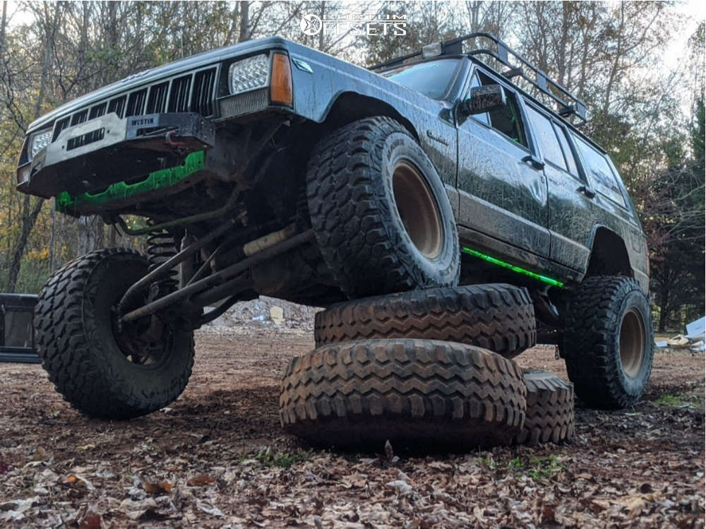 1996 Jeep Cherokee with 15x12 -44 Pro Comp Series 51 and 33/12.5R15 ...