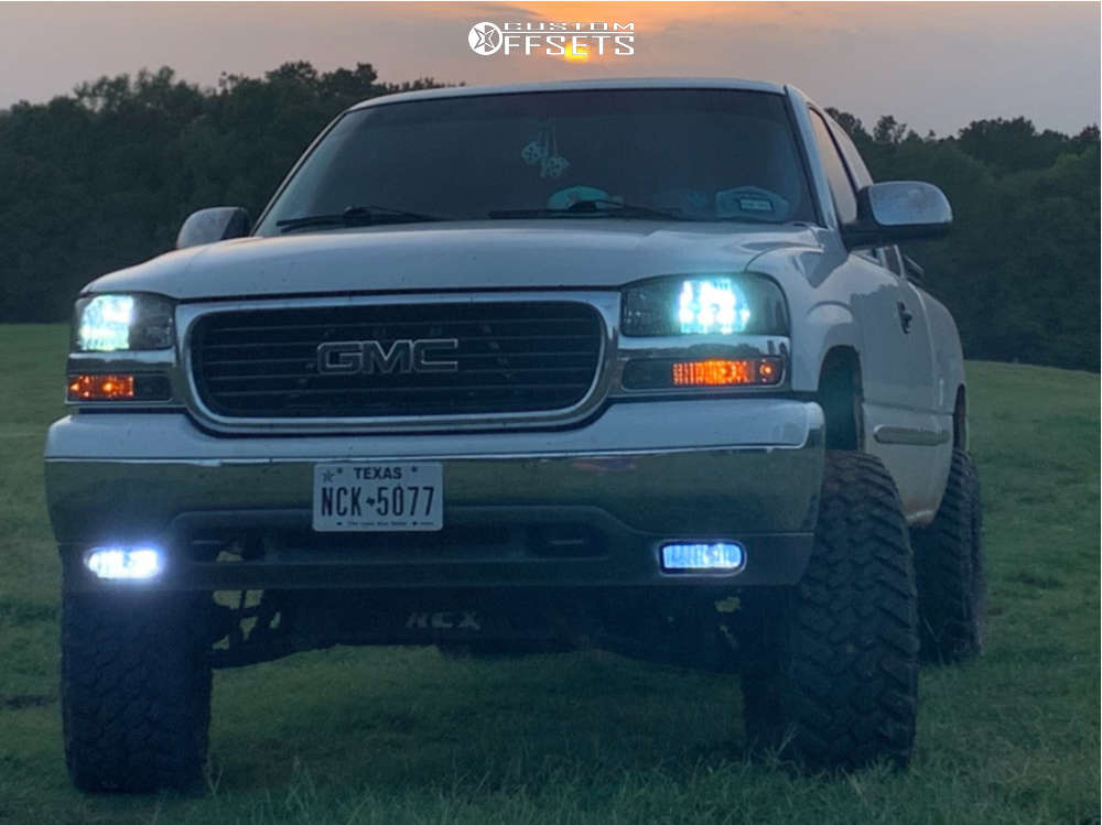 2000 GMC Sierra 1500 with 20x12 -44 Fuel Hostage and 35/12.5R20 Nitto ...