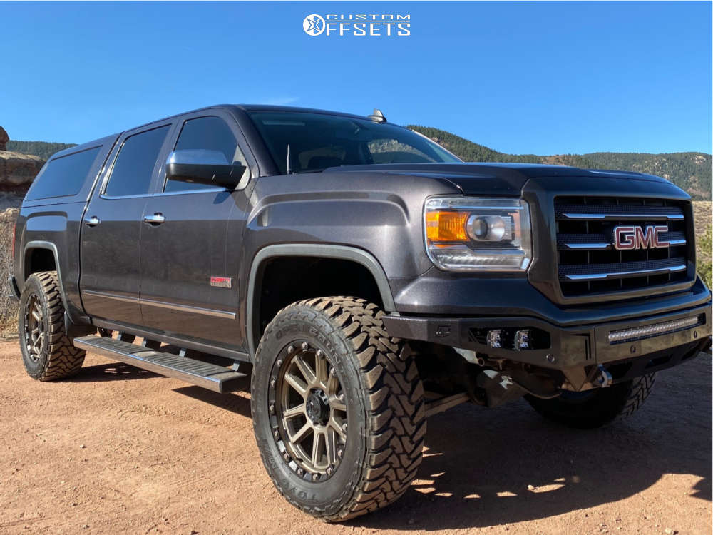 2015 GMC Sierra 1500 with 20x9 -12 MKW M205 and 33/12.5R20 Toyo Tires ...